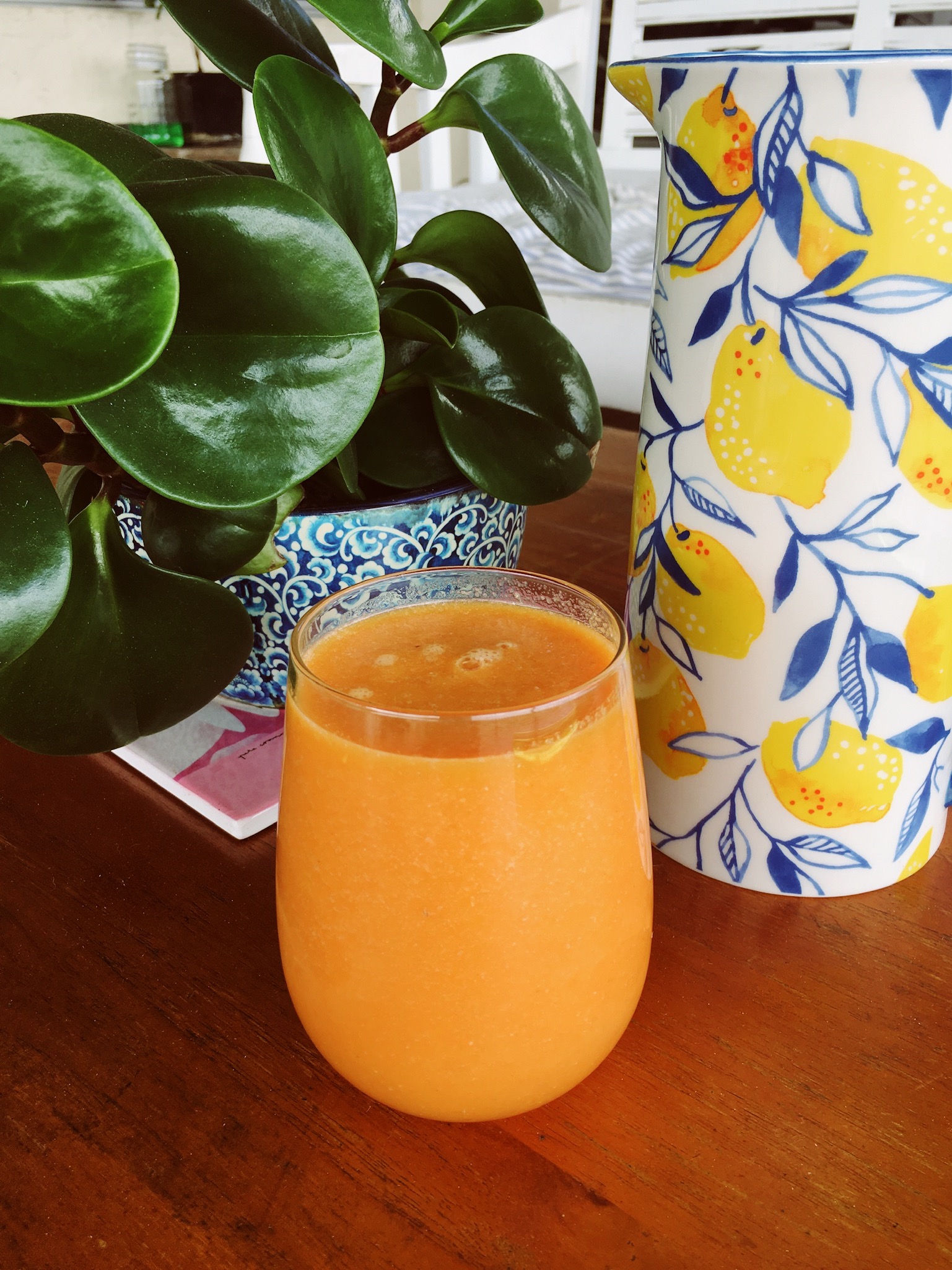 Zingy orange, carrot and ginger smoothie - Mood Food Nutrition